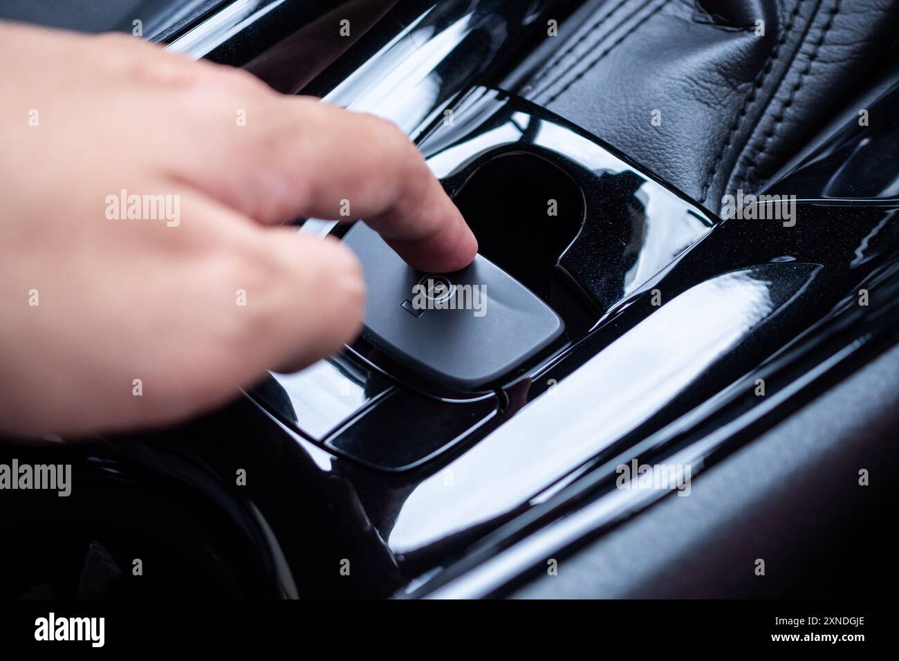 Push pull design hi-res stock photography and images - Alamy