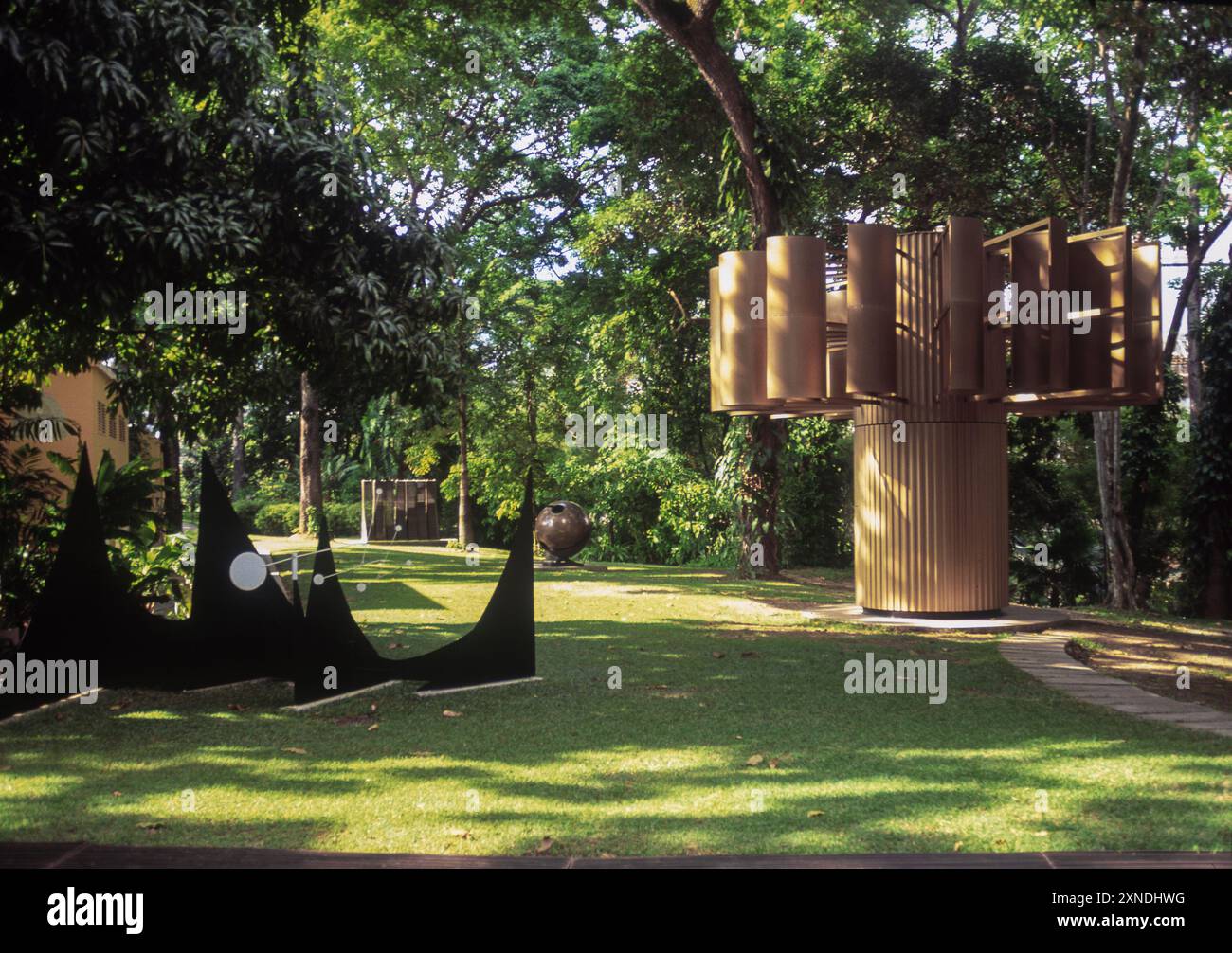 Alexander Calder and Alejandro Otero's sculptures in the gardens of the ...