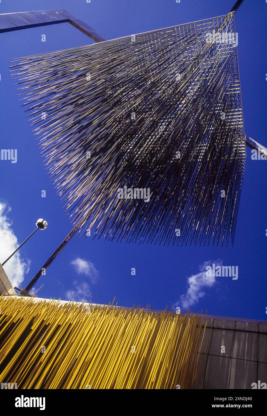 Virtual Cube Black and Blue by the Venezuela chinetic artist Jesus Soto ...