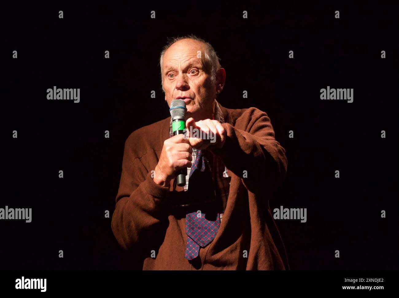 Edinburgh, UK, 31 July 2024: Comedian Jeff Stark, 81, performing at a ...