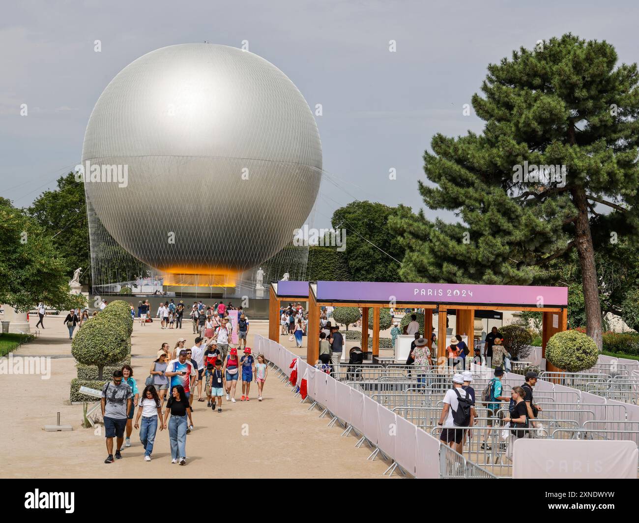 ENJOYING OLYMPIC GAMES IN PARIS Stock Photo - Alamy