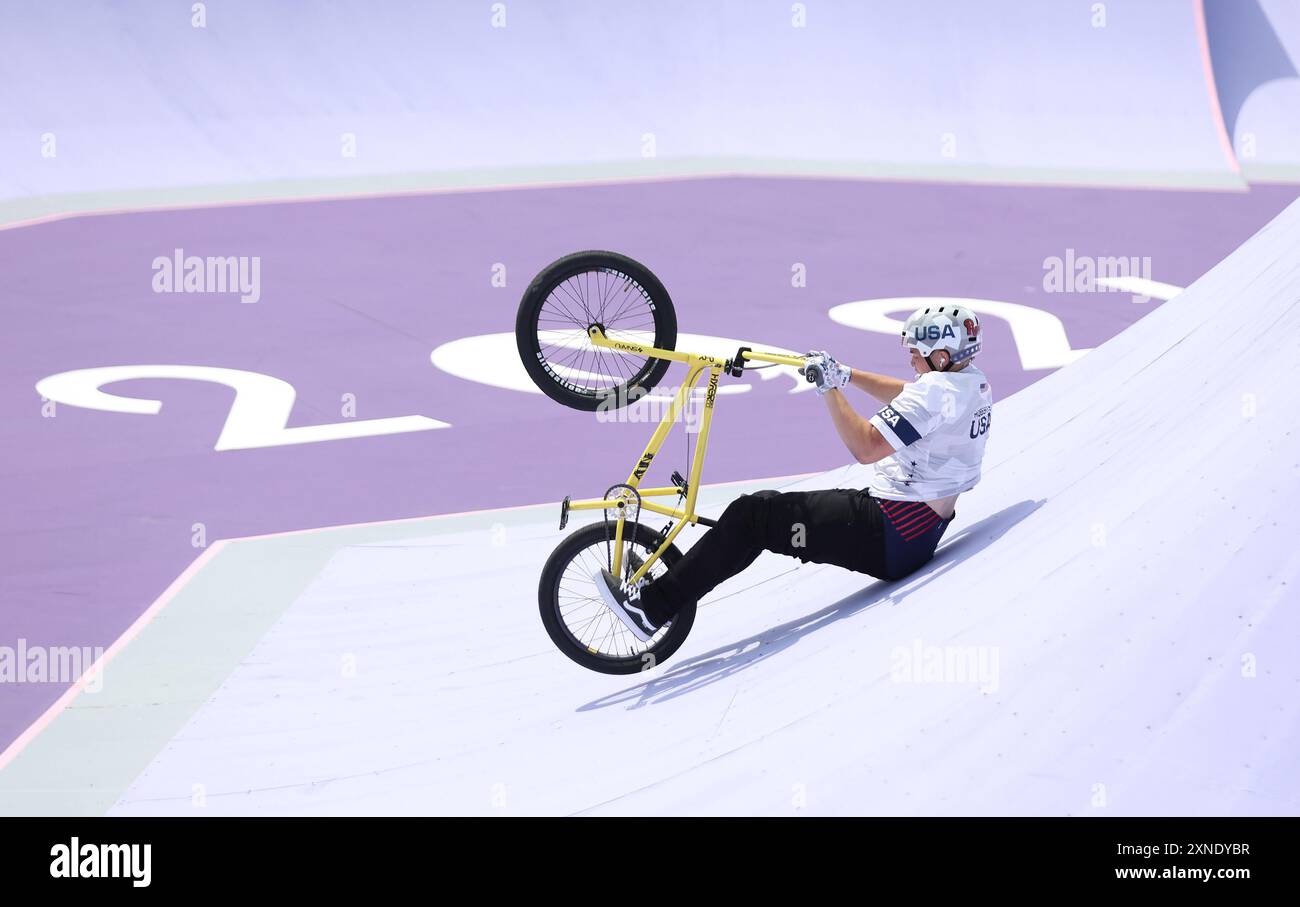 Paris, France. 31st July, 2024. USA'S Hannah Roberts crashes in the ...