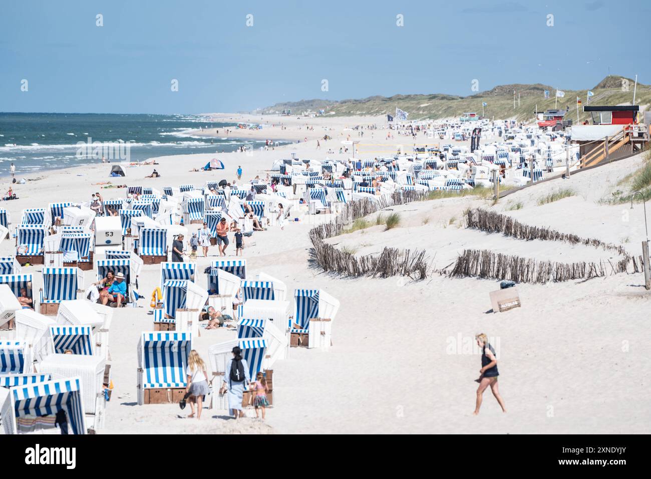 Strandleben am Abschnitt Rotes Kliff im Ort KampenTourismus auf der ...