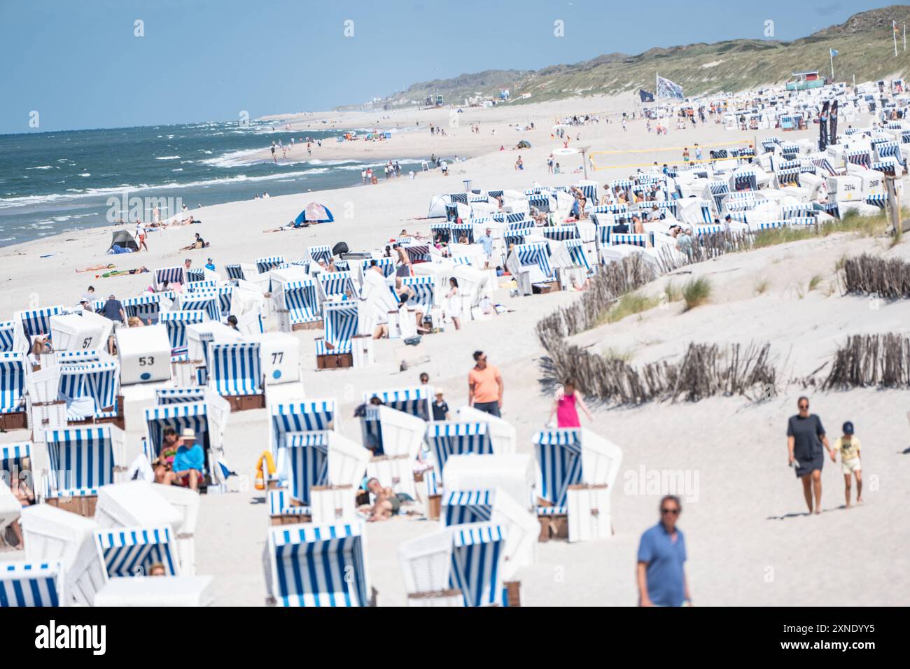 Strandleben am Abschnitt Rotes Kliff im Ort KampenTourismus auf der ...