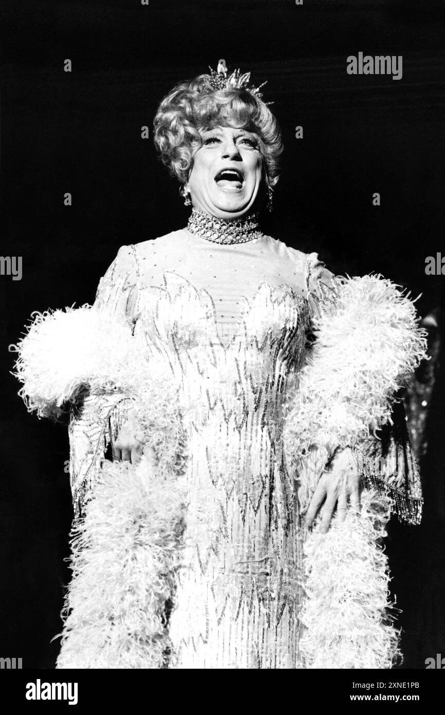 George Hearn (Zaza) in LA CAGE AUX FOLLES at the London Palladium ...