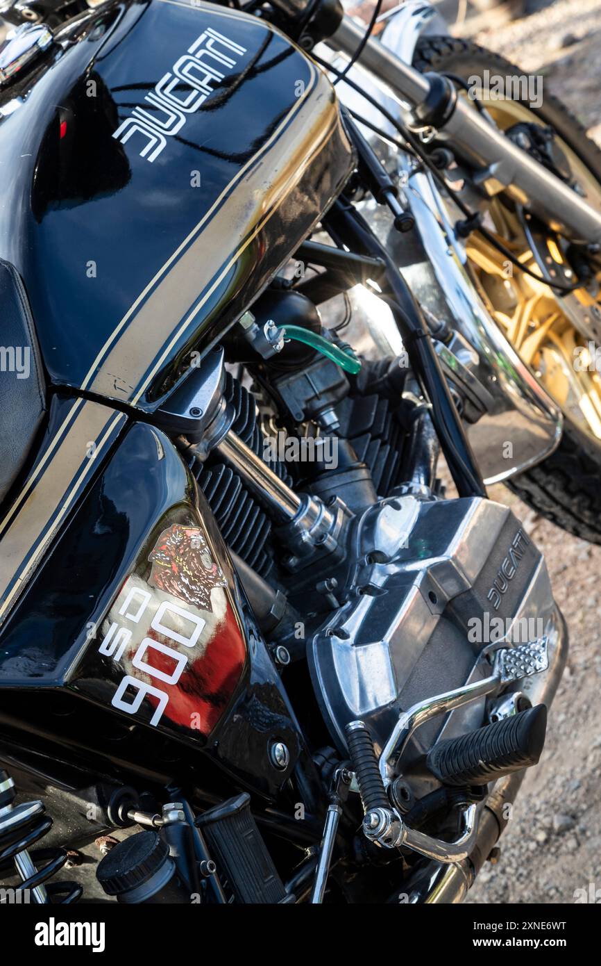 900 cafe hi-res stock photography and images - Alamy