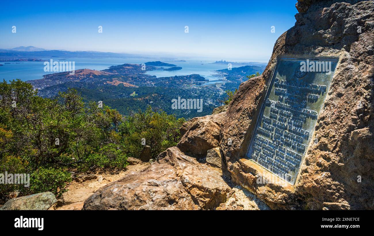 Mount Tam summit plaque and San Francisco Bay, Mount Tamalpais State ...