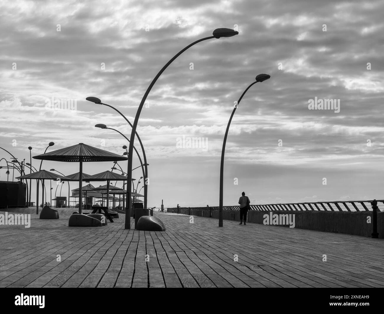 Black and white promenade hi-res stock photography and images - Alamy