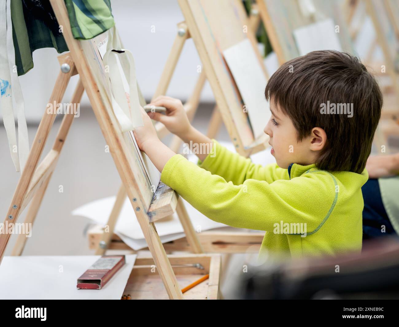 Little boy draws in studio. Art therapy, art education for children ...