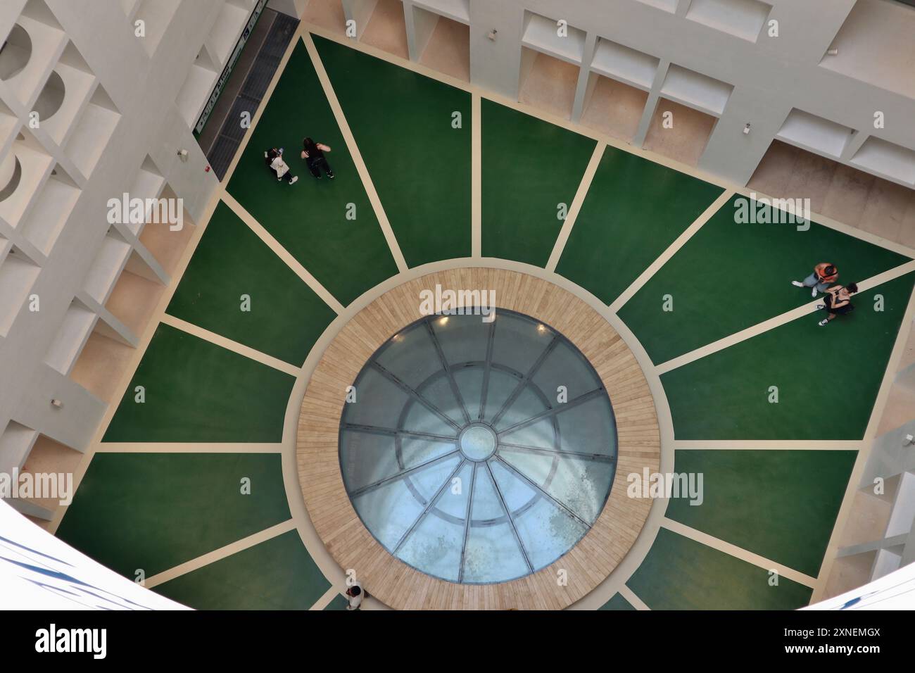Napoli - Piazza interna della stazione metro Chiaia Stock Photo - Alamy