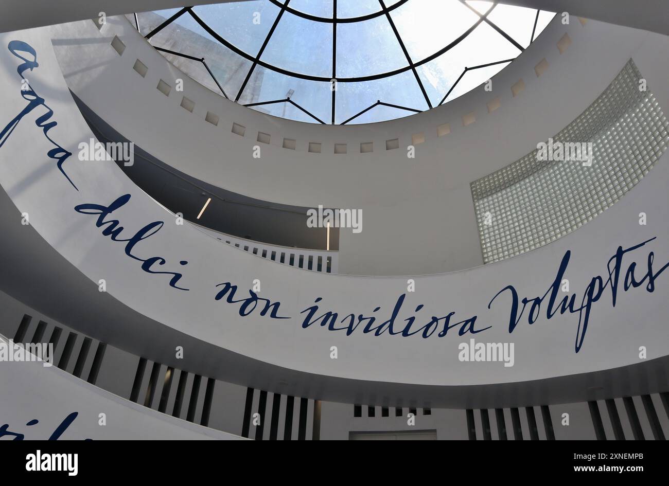 Installazione lucernario hi-res stock photography and images - Alamy