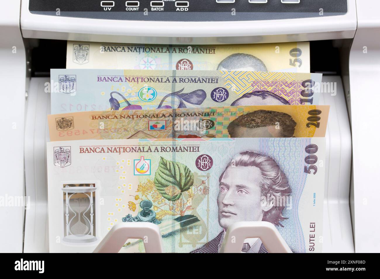 Romanian money - leu in the counting machine Stock Photo - Alamy