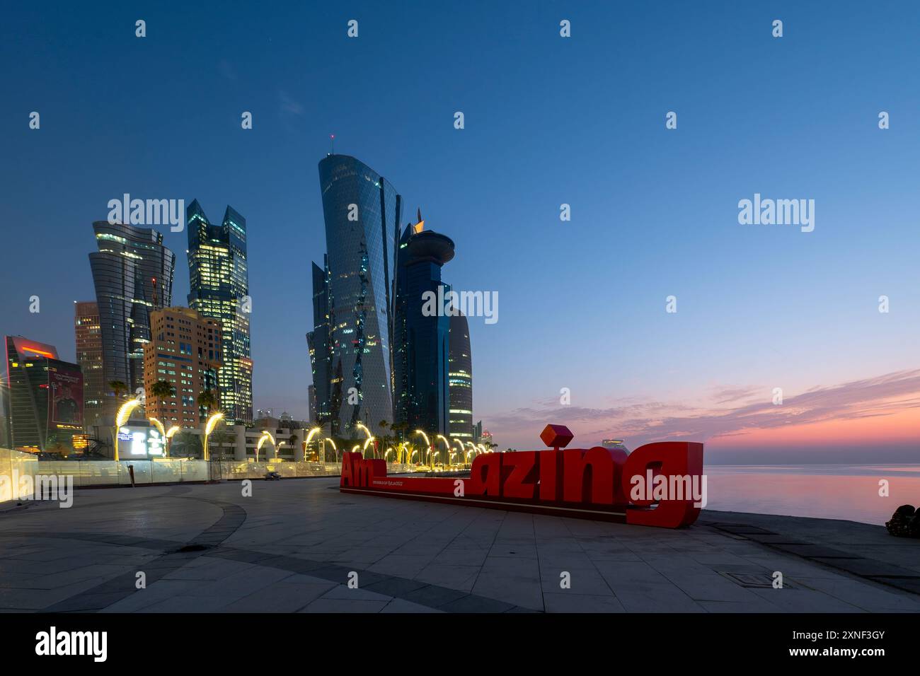 Evening skyline doha qatar hi-res stock photography and images - Alamy