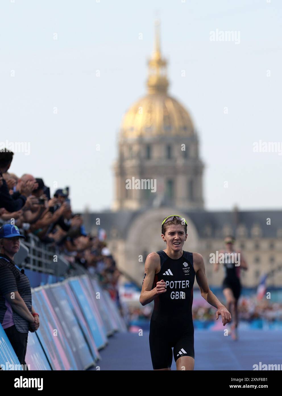 Paris, France. 31st July, 2024. Beth Potter of Britain runs toward the ...