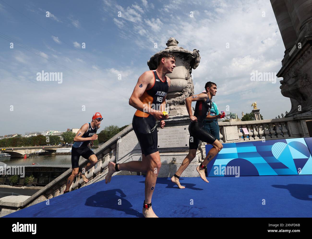Paris, France. 31st July, 2024. Alex Yee (R) of Britain heads from the ...