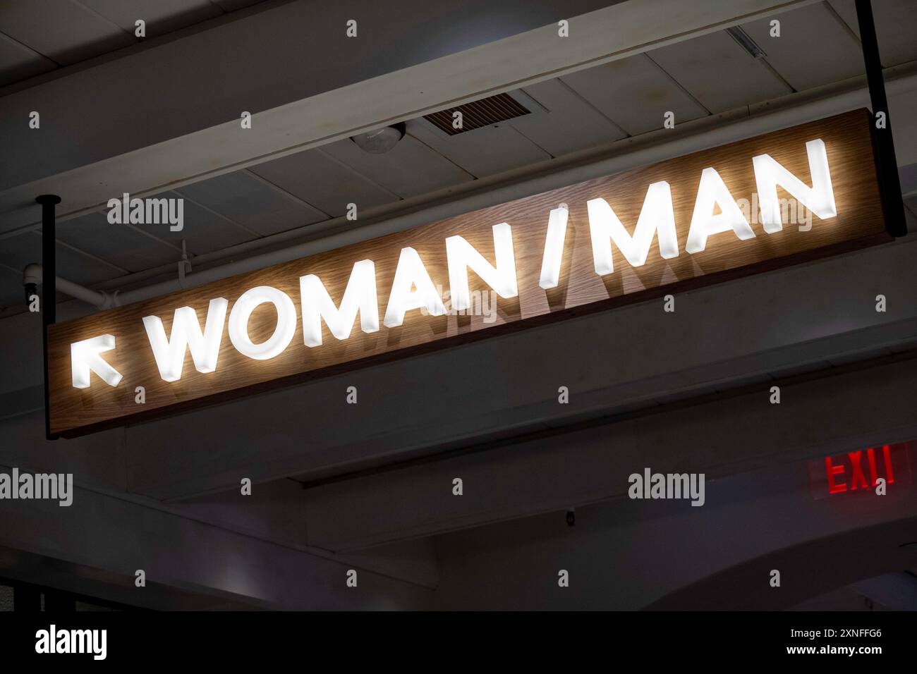 The Mango flagship store is located at 711 Fifth Avenue in New York ...