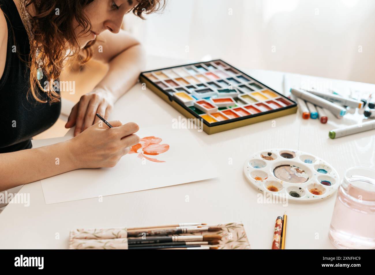 Woman drawing watercolors hi-res stock photography and images - Alamy