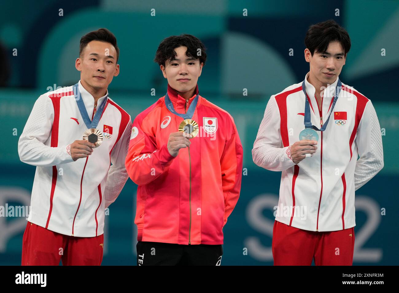 Shinnosuke Oka, center, of Japan, poses on the podium with his gold ...