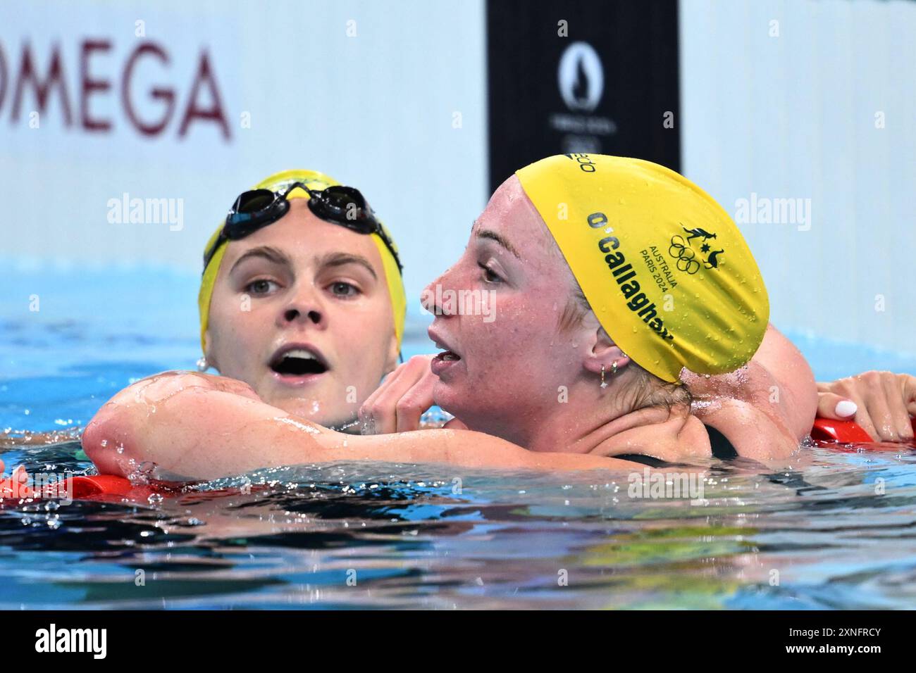 Paris, France. 31st July, 2024. Australian swimmer Mollie O'Callaghan (right) reacts after ...