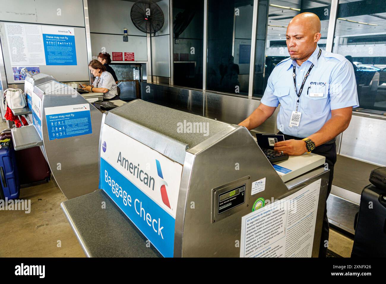 American airlines curbside baggage check hi-res stock photography and ...