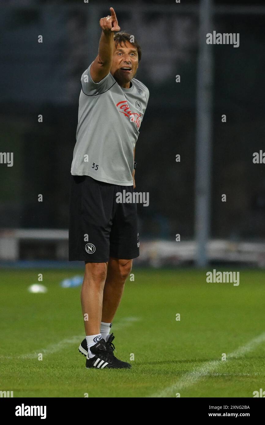 Antonio Conte of SSC Napoli gestures during the Soccer- Friendly Match ...