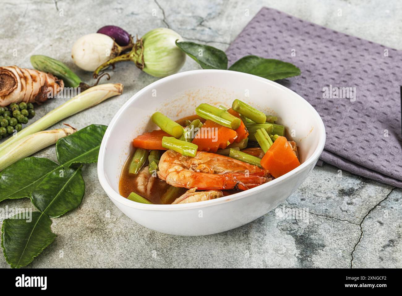 Asian cuisine Prawn with asparagus and spices Stock Photo - Alamy