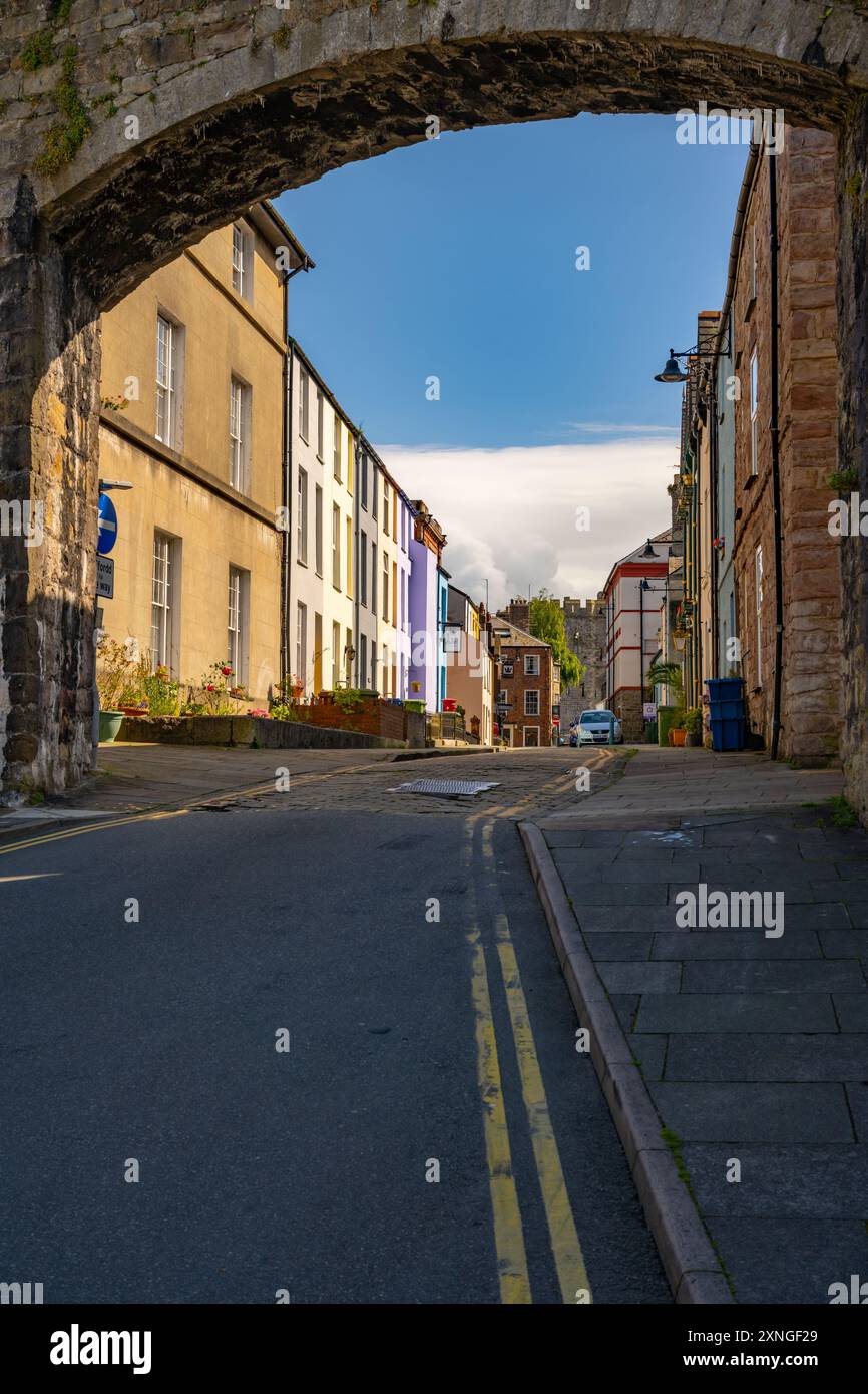 Caernarfon royal town hi-res stock photography and images - Alamy
