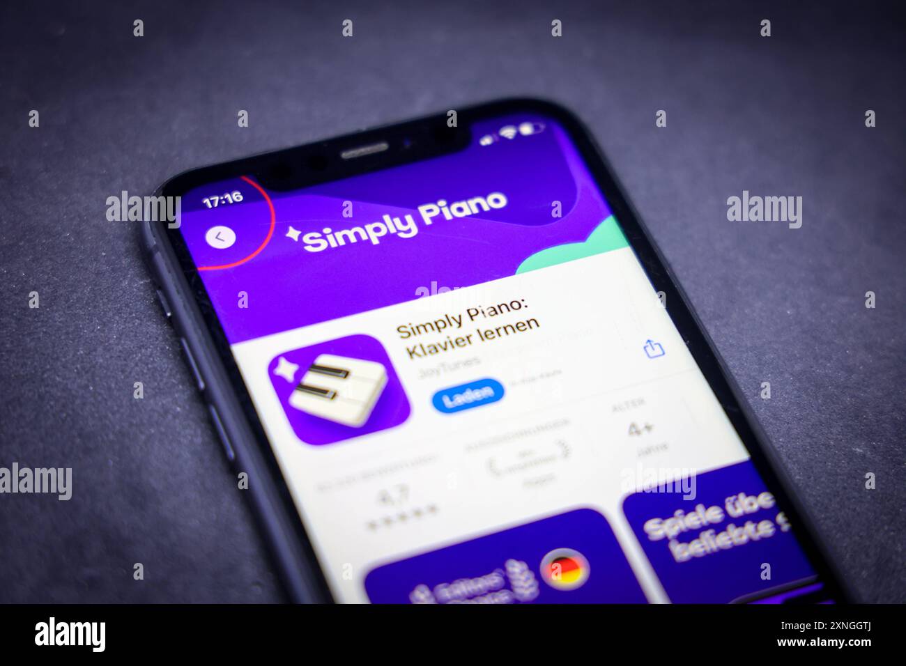Apple App Store auf einem iPhone. Favoriten der Woche - Simply Piano: Klavier lernen // 31.07. ...