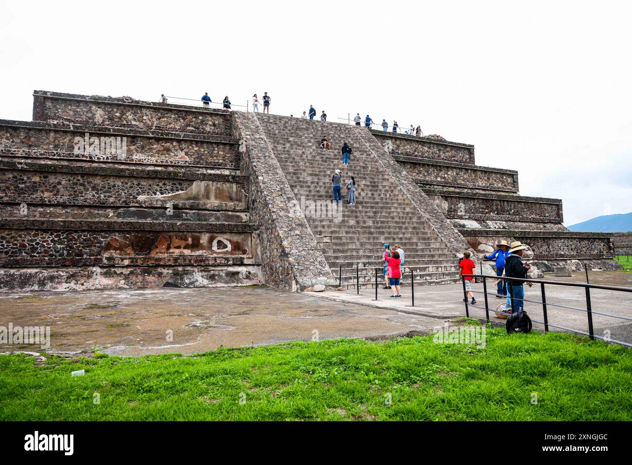 Archaeological Zone of Teotihuacan, the city with the largest pyramids ...