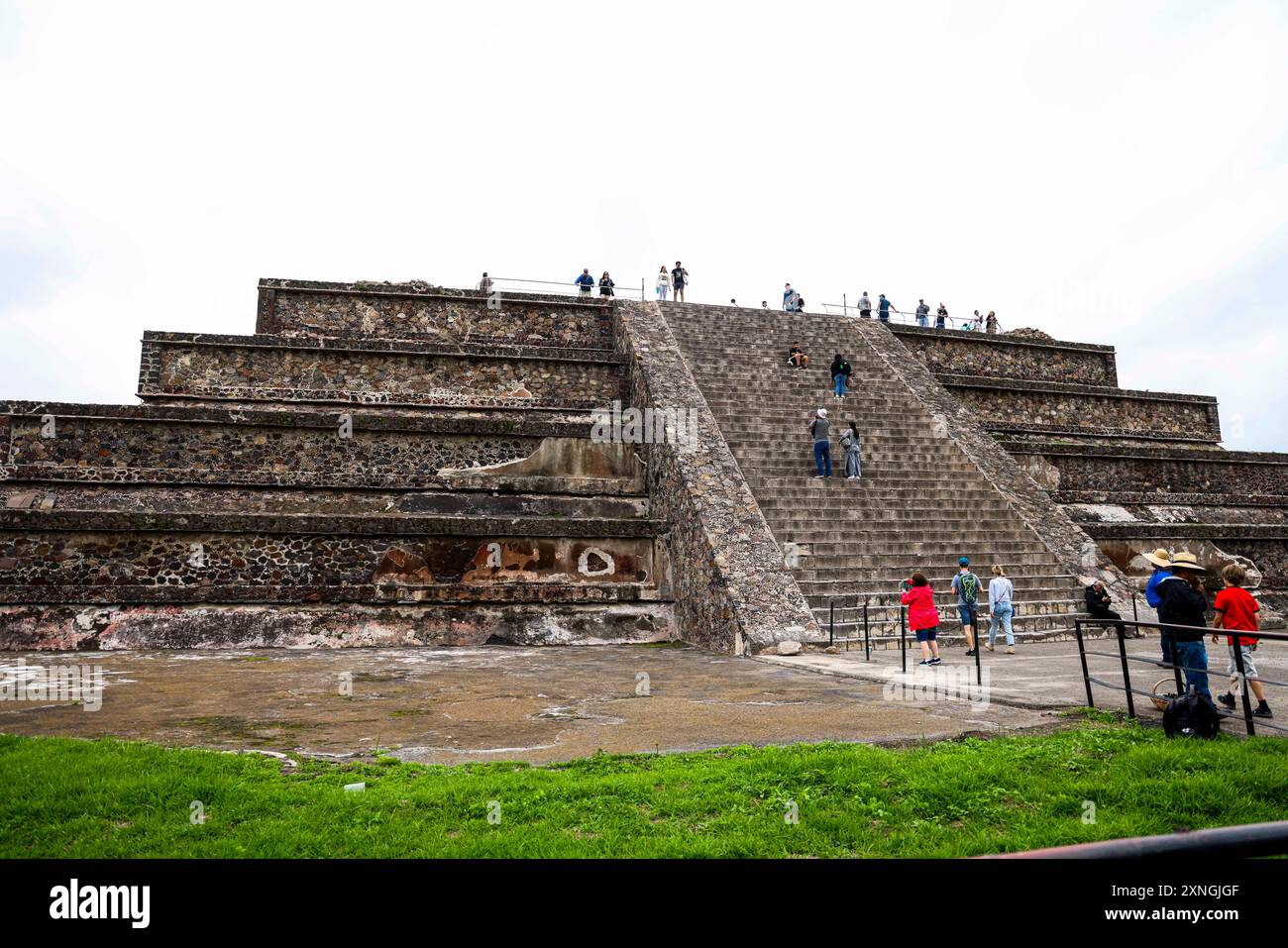Archaeological Zone of Teotihuacan, the city with the largest pyramids ...