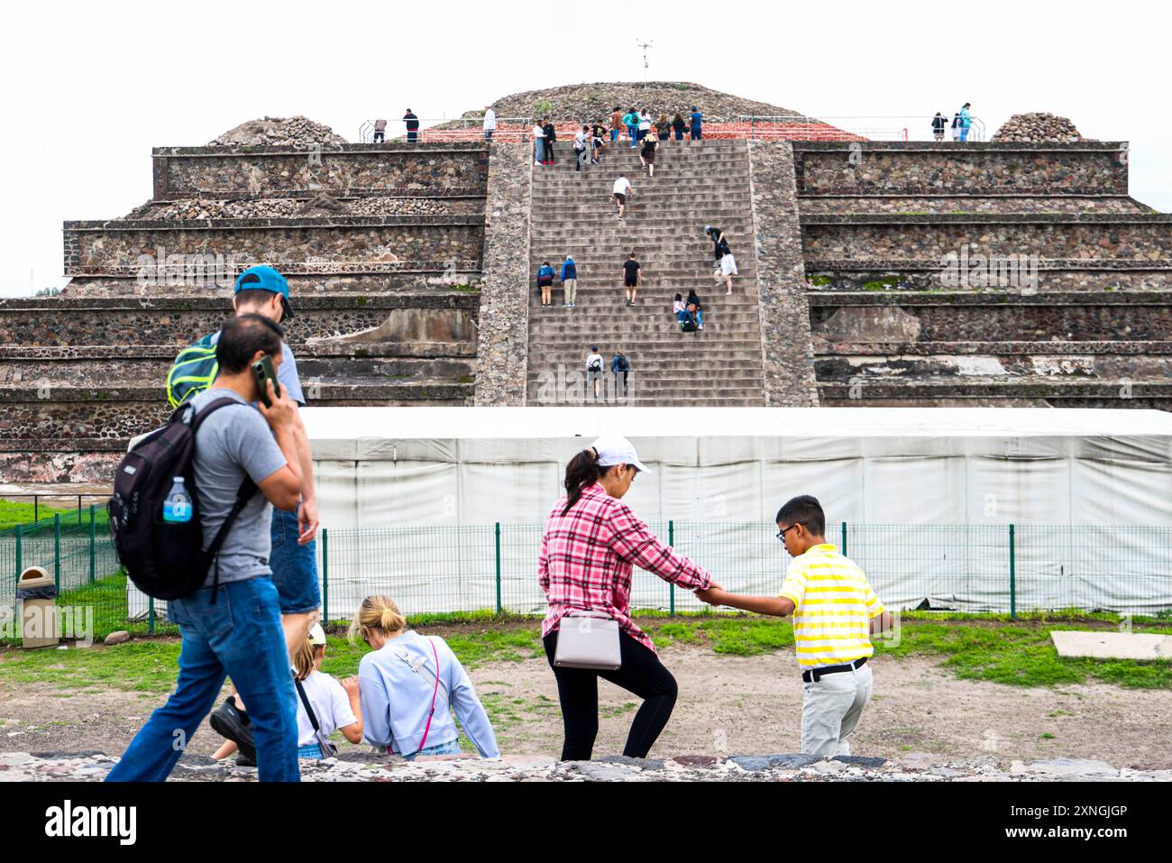 tourists Archaeological Zone of Teotihuacan, the city with the largest ...