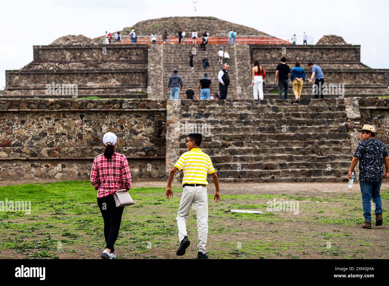 tourists Archaeological Zone of Teotihuacan, the city with the largest ...