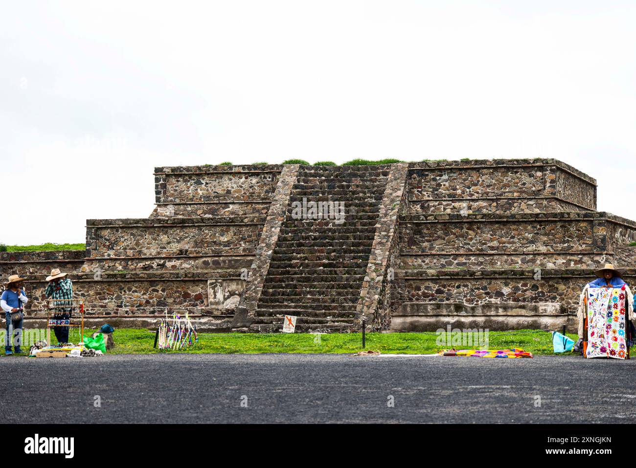 Archaeological Zone of Teotihuacan, the city with the largest pyramids ...