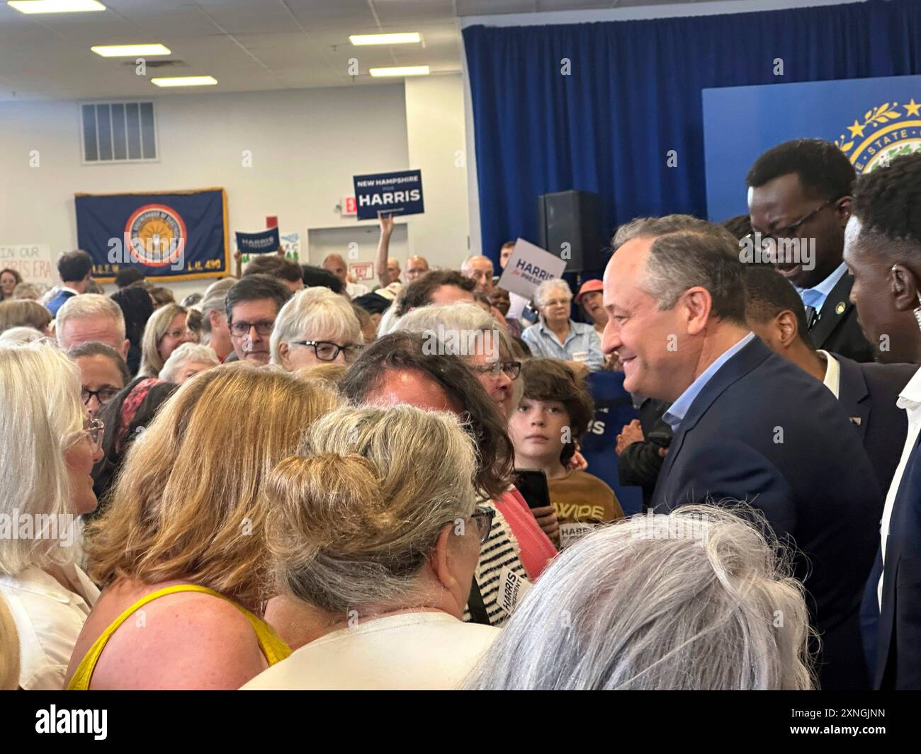 Second gentleman Doug Emhoff campaigns for his wife, Vice President ...