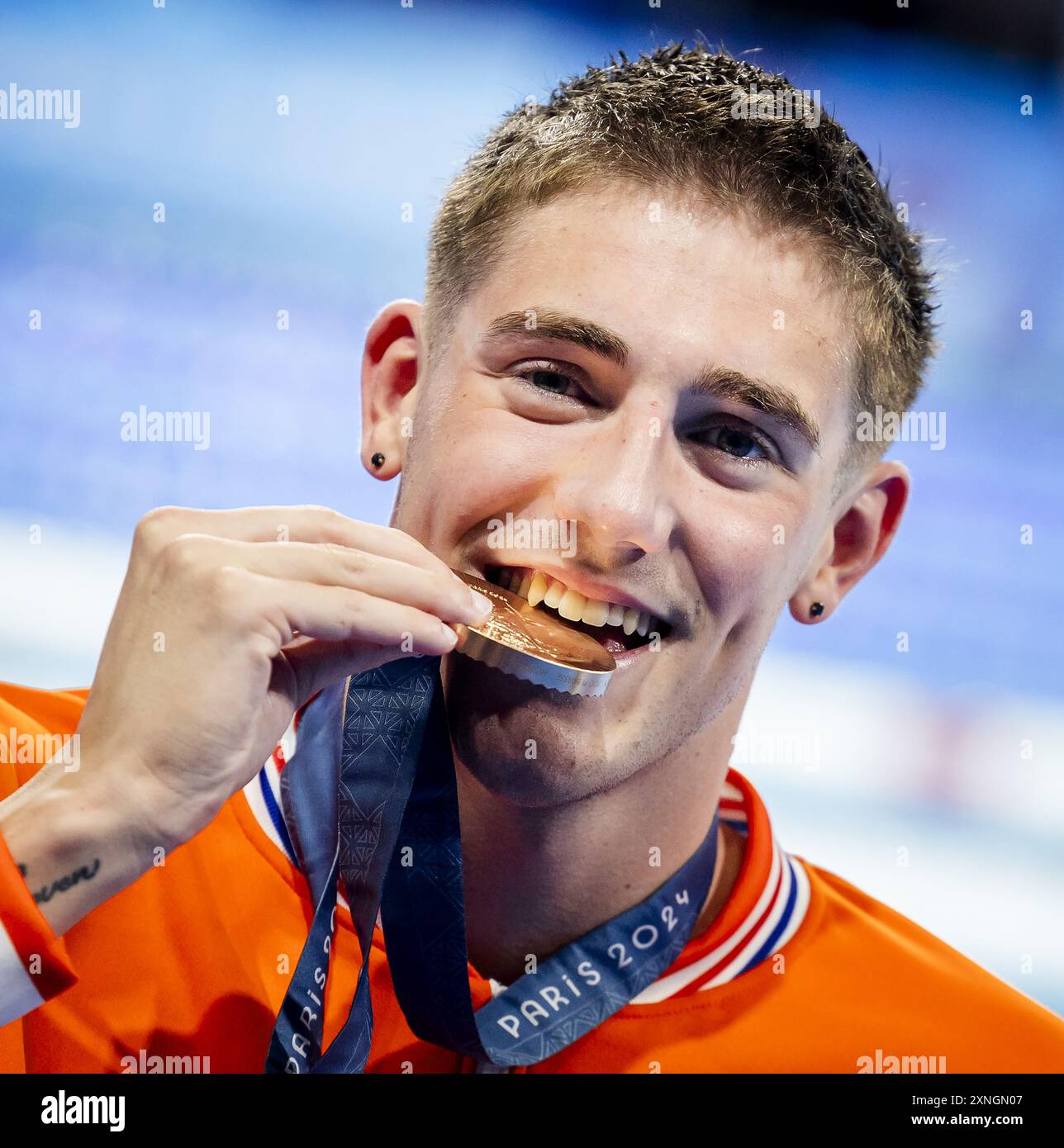 PARIS - Caspar Corbeau with his bronze medal after the 200-meter ...