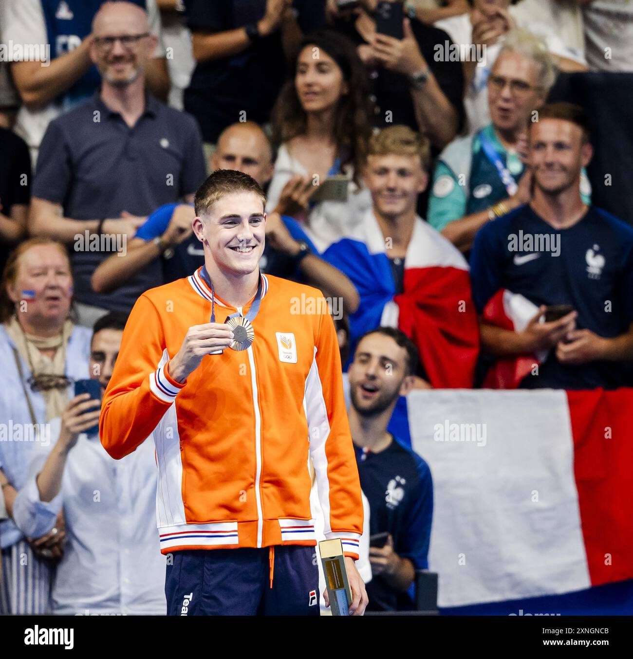 PARIS - Caspar Corbeau with his bronze medal after the 200-meter ...