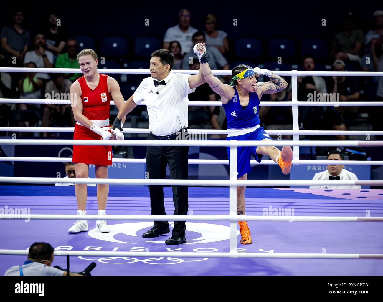 PARIS - Chelsey Heijnen loses to Beatriz Ferreira of Brazil in the ...