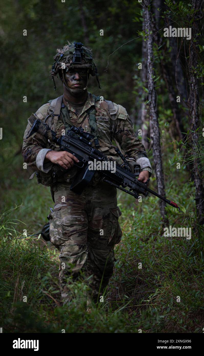 A 240 Bravo machine gunner with Charlie Co. 1-167 Infantry Regiment ...