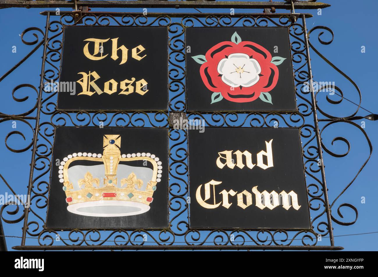 Crown pub sign uk pubs hi-res stock photography and images - Alamy