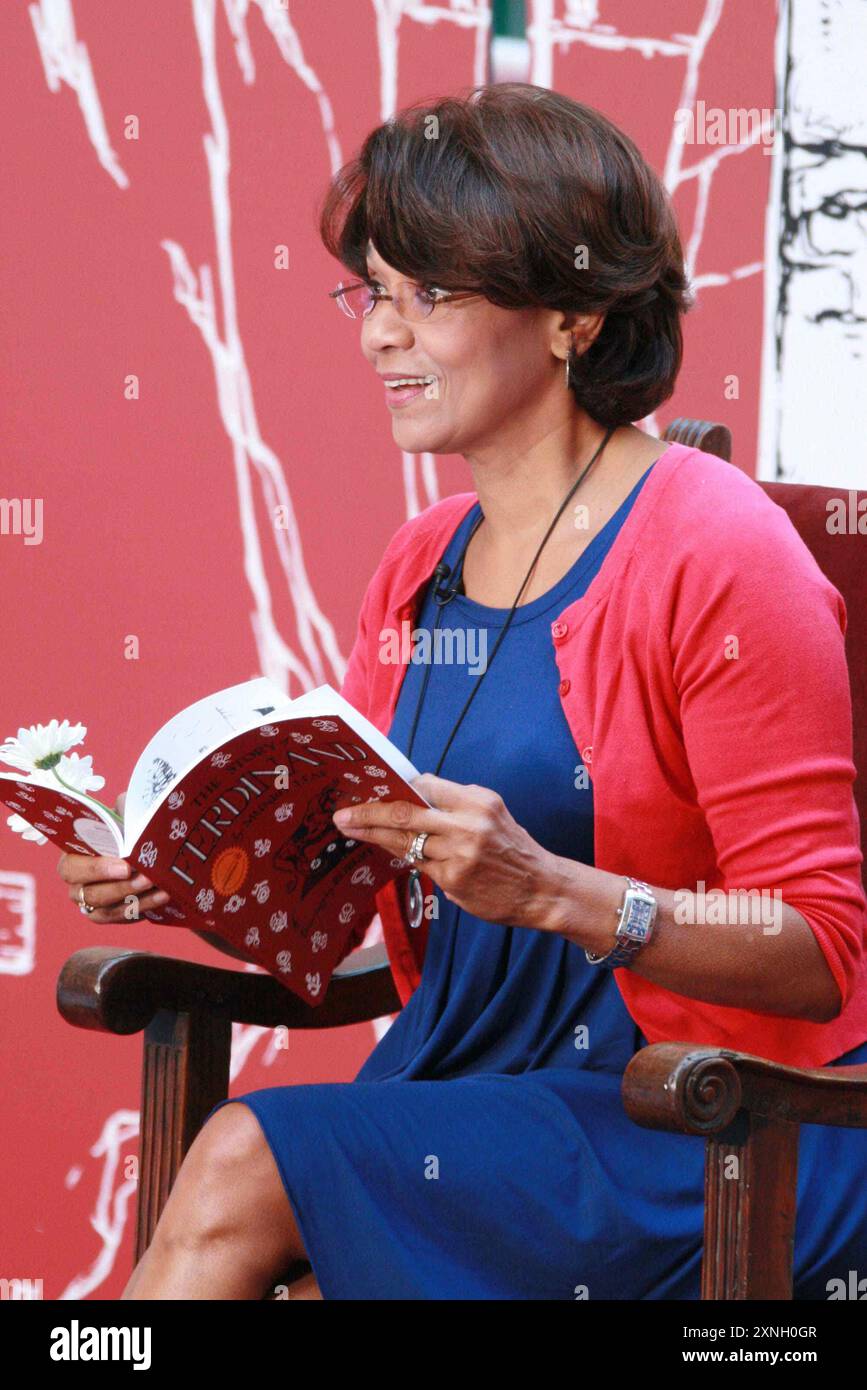 Sonia manzano book hi-res stock photography and images - Alamy