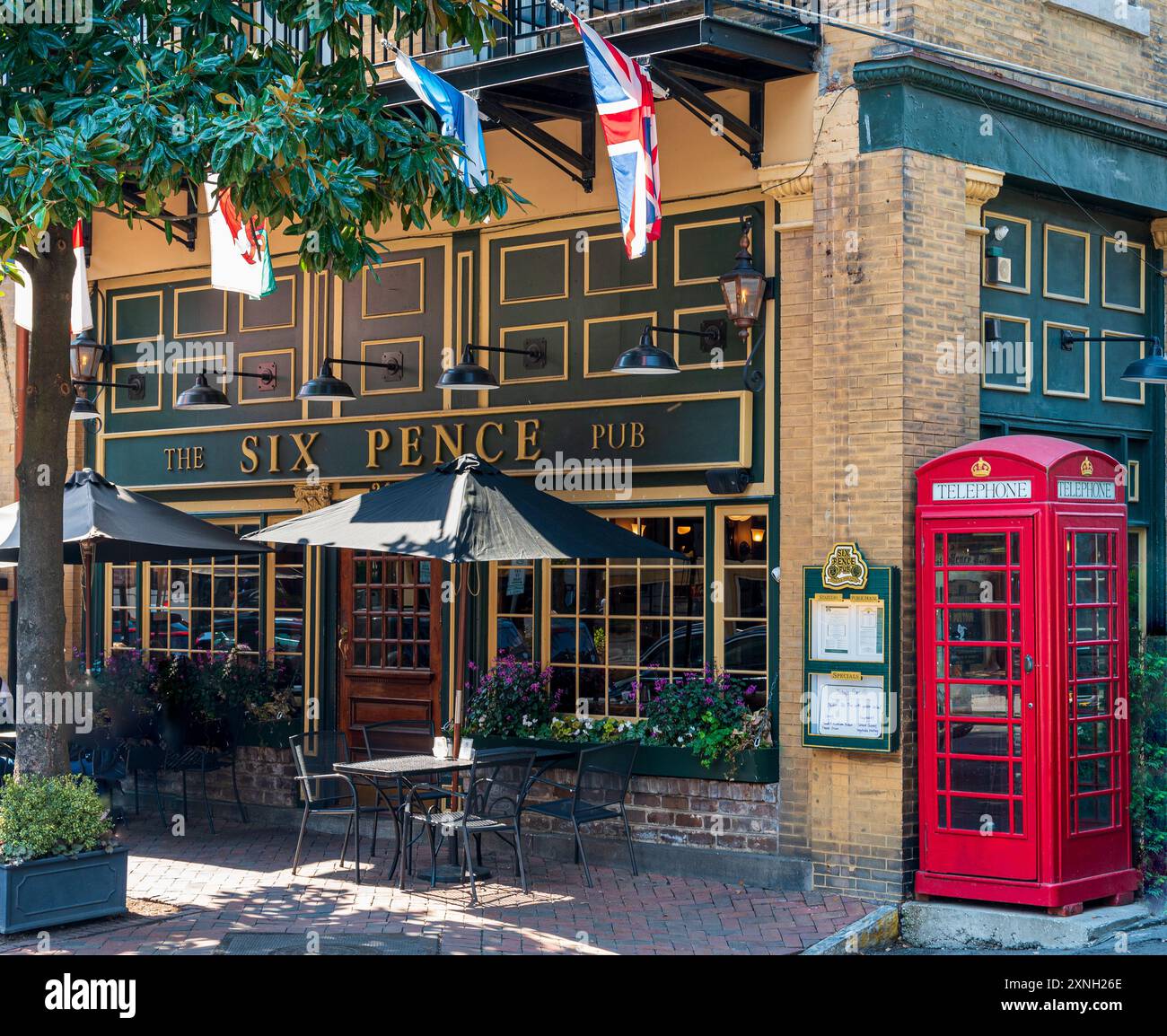 Movie pub english old hi-res stock photography and images - Alamy