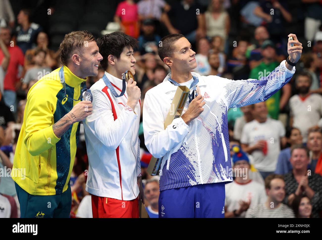 (240731) -- PARIS, July 31, 2024 (Xinhua) -- Gold medalist Pan Zhanle ...