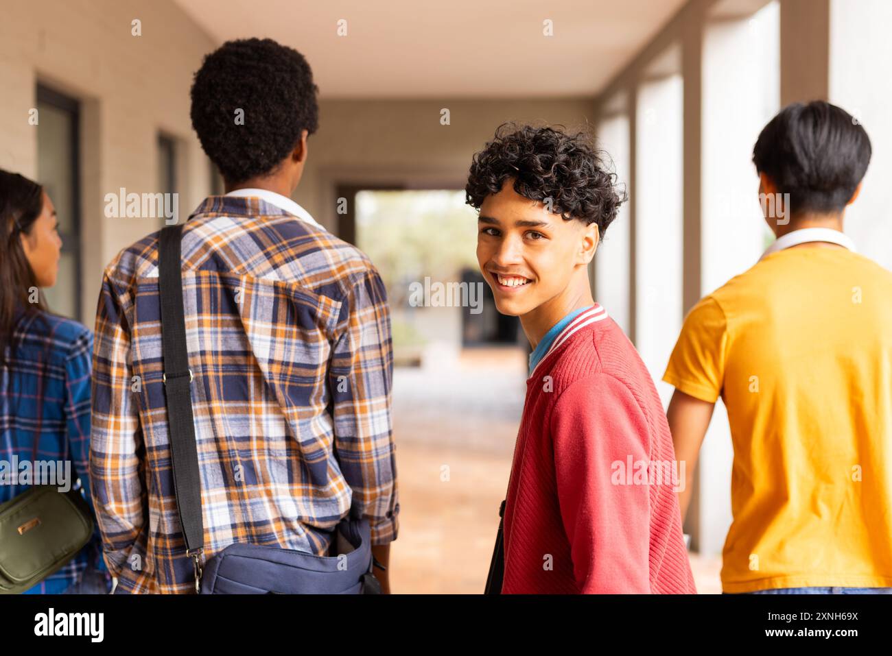 High school students hallway hi-res stock photography and images - Alamy