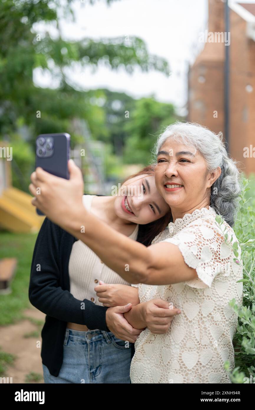 Happy asian grandparent having hi-res stock photography and images - Alamy