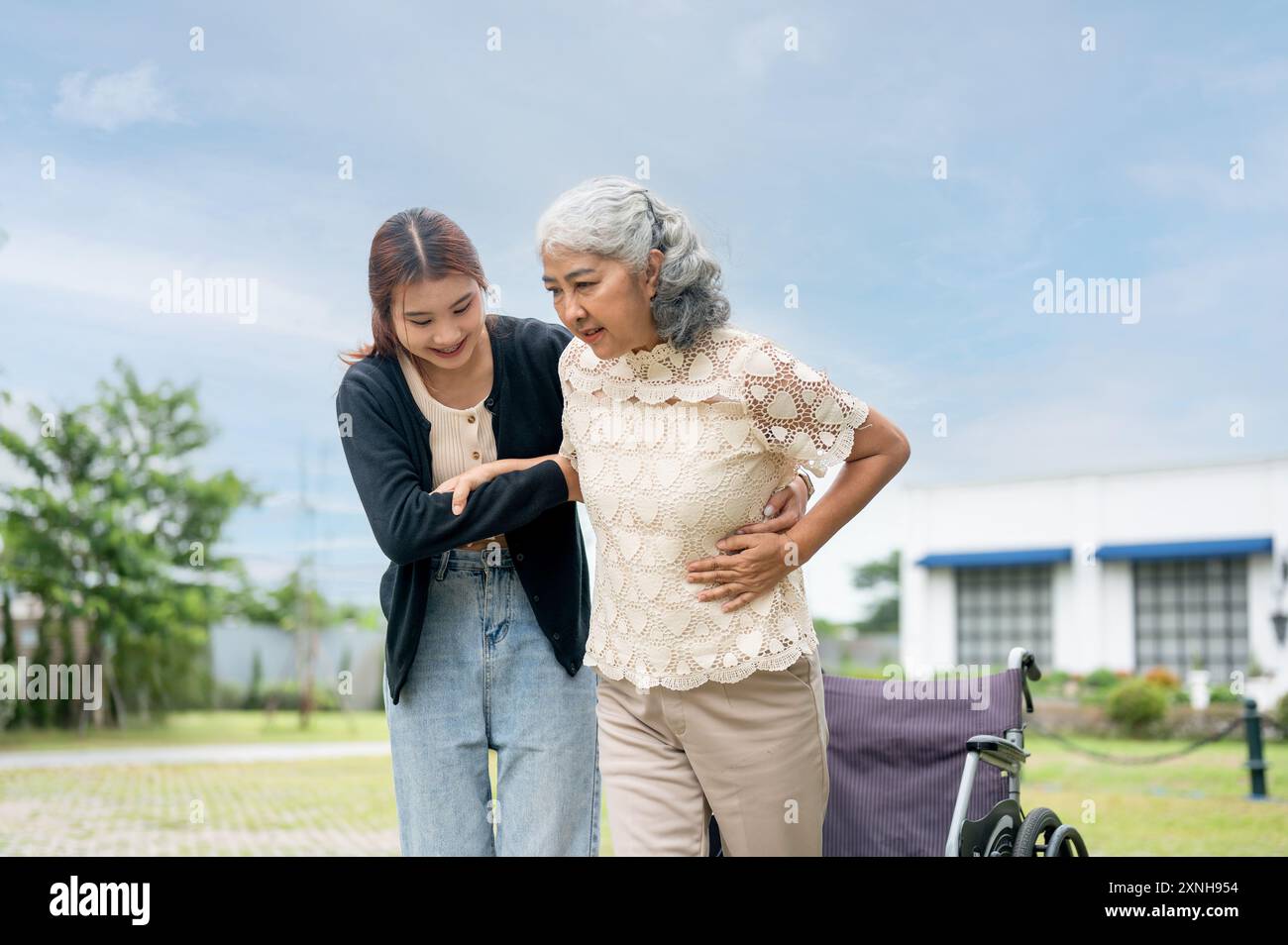 Nurse helping patient stand hi-res stock photography and images - Alamy