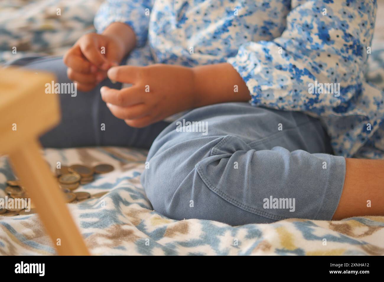 child sitting W posture on the floor Stock Photo - Alamy