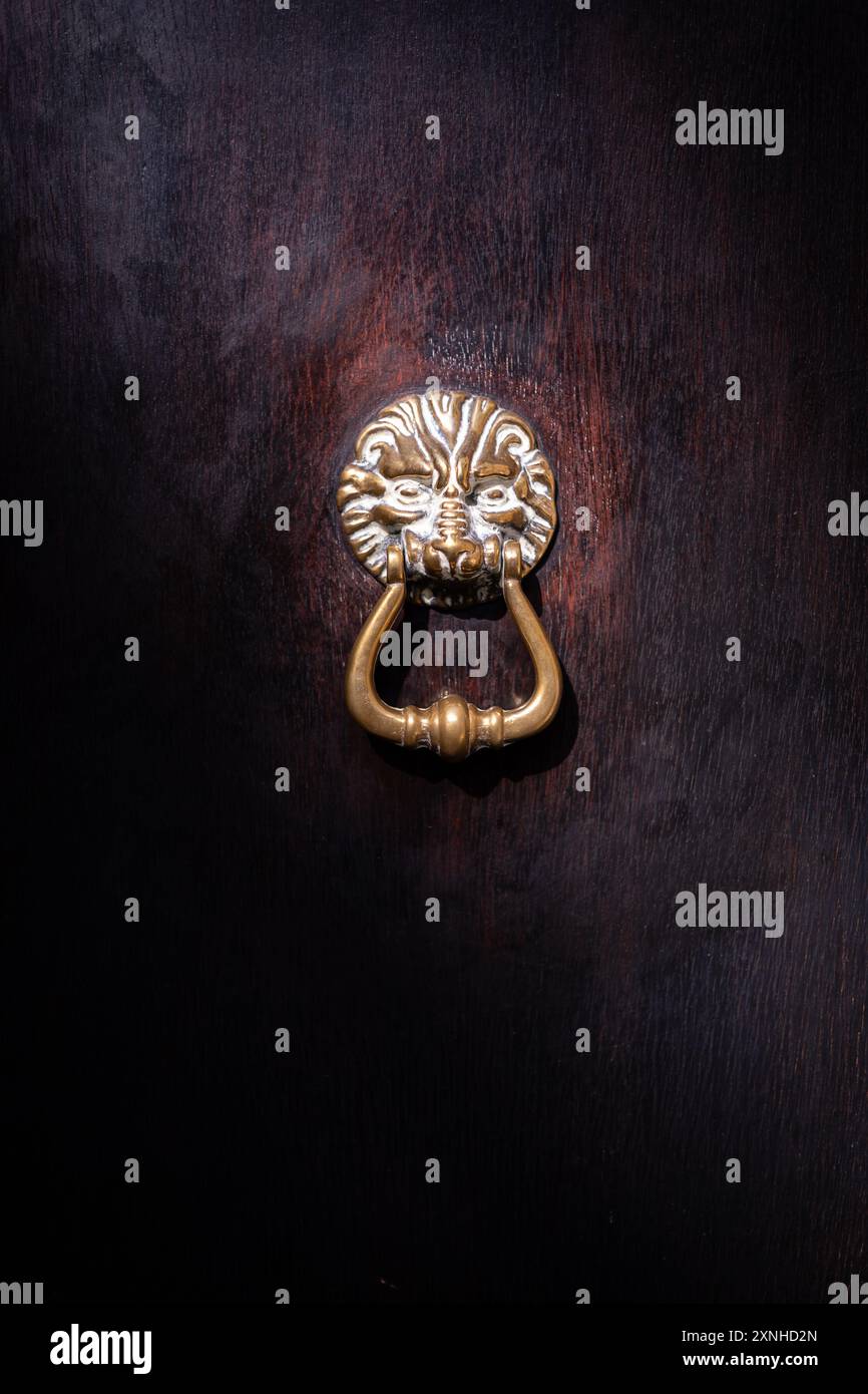 Ornate doorknobs hi-res stock photography and images - Alamy