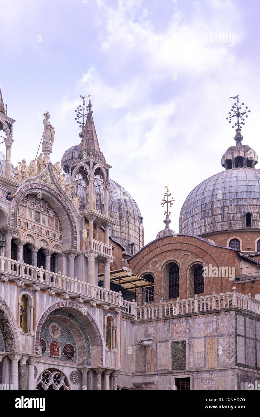 Venetian square details hi-res stock photography and images - Alamy