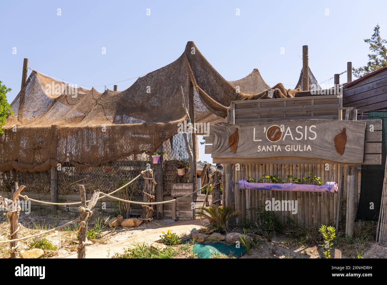 L'oasis Santa Giulia beach club Corsica, France Stock Photo - Alamy