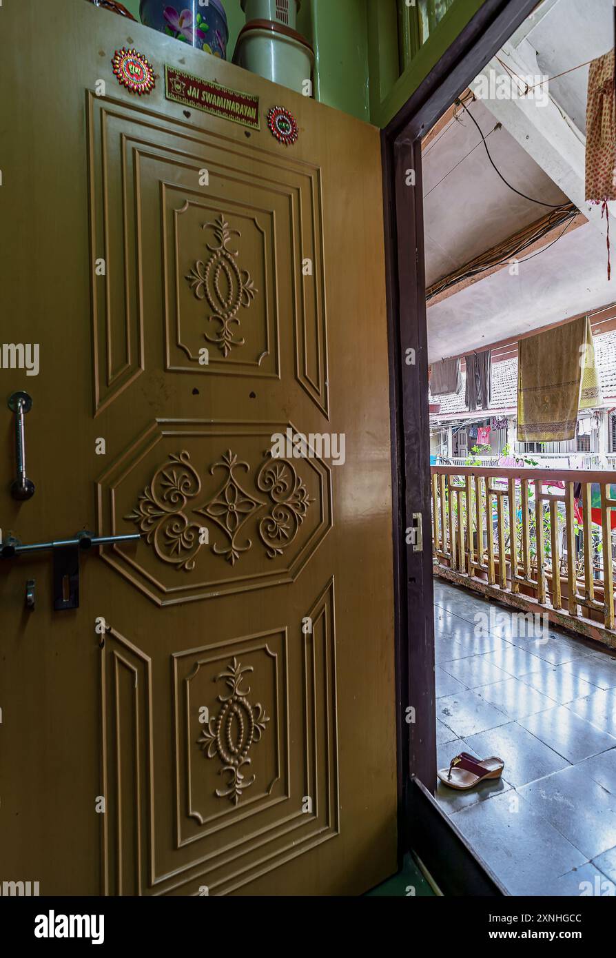 05 Oct 2018 Vintage Old Wooden single storey Chawl Datta Mandir Wadi ...